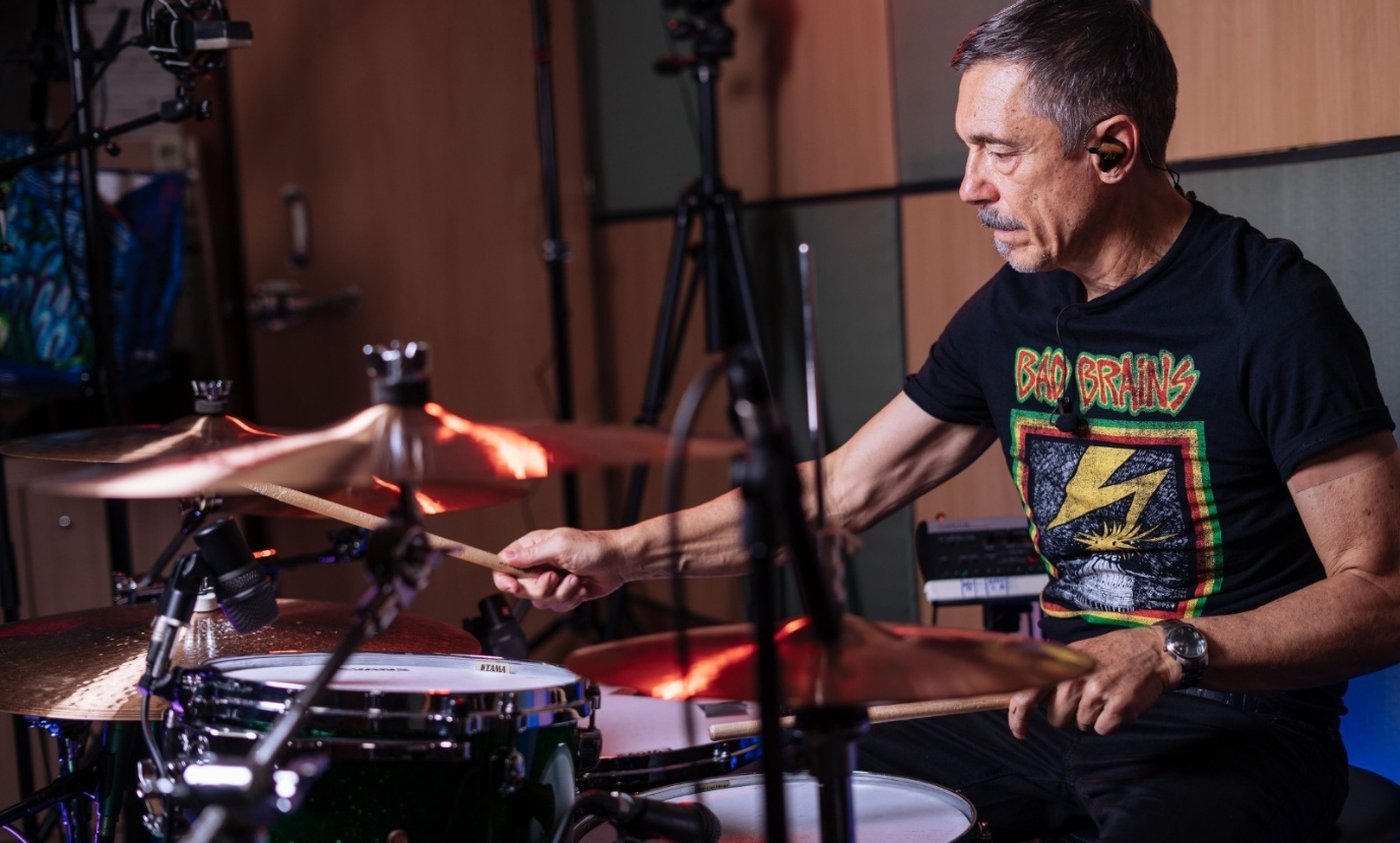 Charles Gavin conta história do rock em show no Rio - Maior Viagem